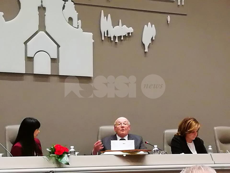 Giovanni Zavarella compie 80 anni: Santa Maria lo festeggia a sorpresa ...