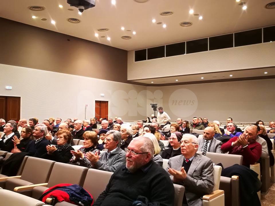 Giovanni Zavarella compie 80 anni: Santa Maria lo festeggia a sorpresa ...