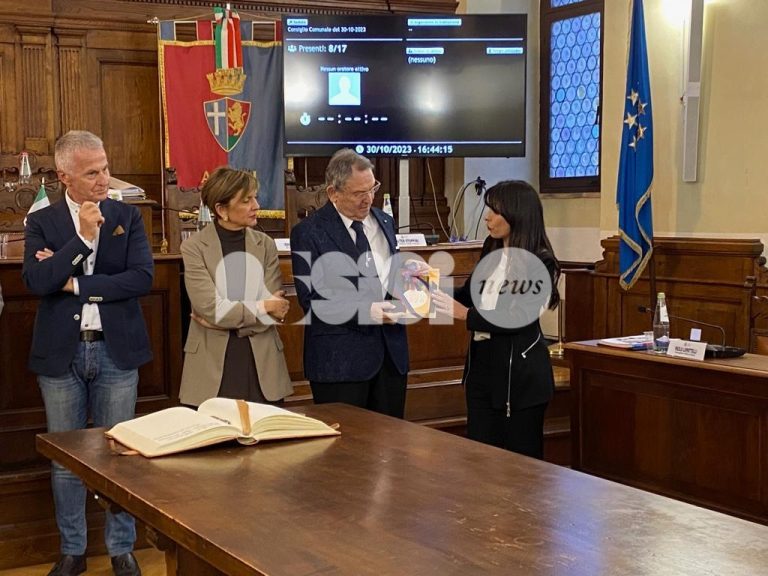 Arnaldo Manini ricevuto in Comune dopo la nomina a Cavaliere del lavoro ...
